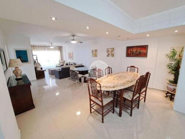 Apartamento amplo com vista para o mar no calçadão da Praia de Pitangueiras no Guarujá