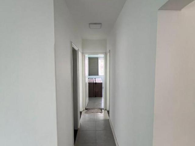 Apartamento amplo, confortável e com excelente localização a apenas 1 quadra da praia!