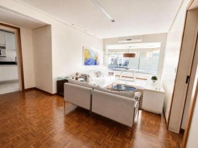 Apartamento amplo de 02 quartos com suite, 1 vaga no Menino Deus Porto Alegre /RS