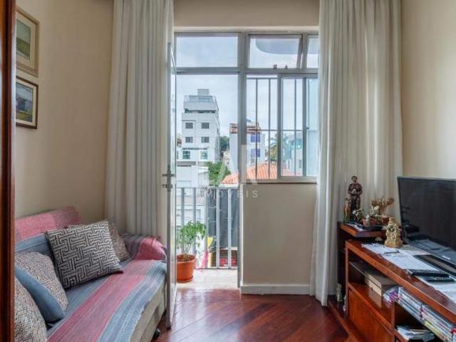 Apartamento amplo de 125m² com 3 quartos e 2 vagas na Barroca