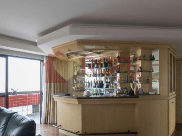 Apartamento amplo de 138m² com 2 dormitórios, 2 vagas, 3 banheiros e dependência completa ? conforto