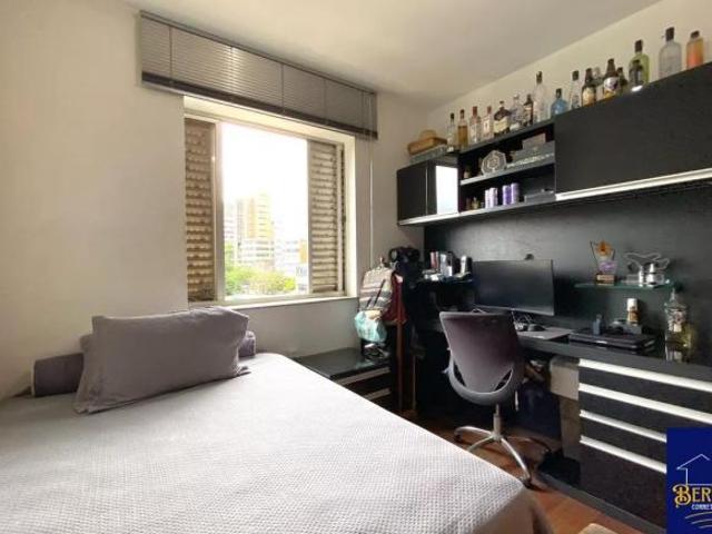 Apartamento amplo de 180 m² com 4 quartos e vista definitiva em localização privilegiada