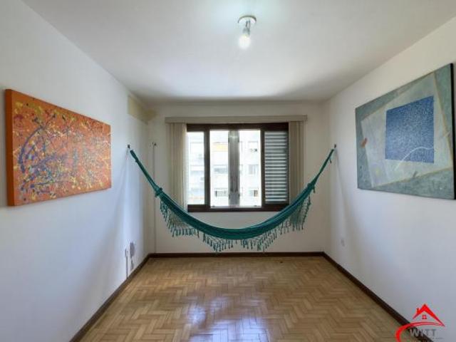 Apartamento amplo de 2 dormitório ao lado do Mãe de Deus e próximo da Orla