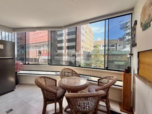 Apartamento amplo de 2 dormitórios sendo 1 suíte com dependência de empregada, s
