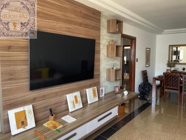 Apartamento amplo de 3 quartos com suíte e localização privilegiada junto à praia em Santos SP, Boq
