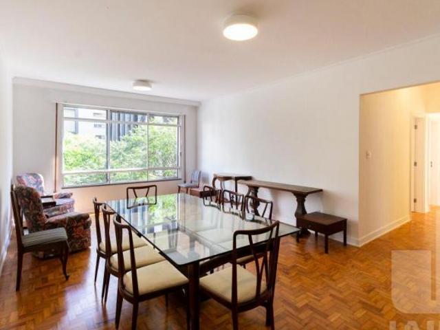 APARTAMENTO AMPLO E MUITO BEM ILUMINADO, TOTALMENTE REFORMADO NO CORAÇÃO DE HIGIENÓPOLIS