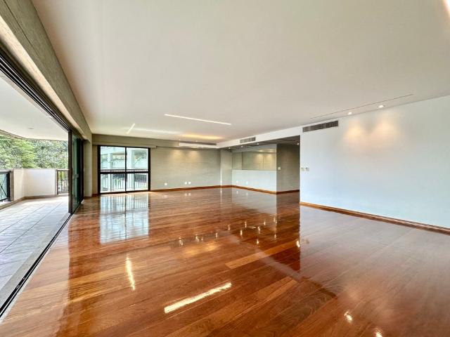 Apartamento amplo e moderno na Lagoa