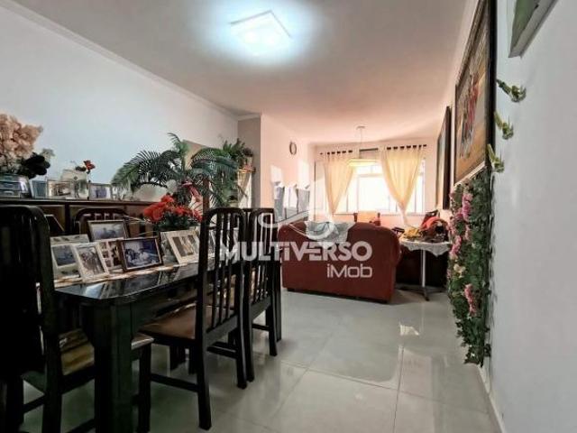Apartamento amplo e excelente 2 DORMITÓRIS + DEPENDÊNCIA COMPLETA 2 VAGAS na Ponta da Praia em Santo