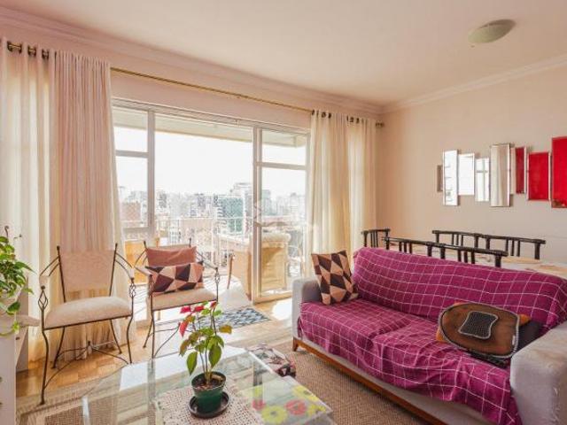 Apartamento amplo e iluminado no coração do Moinhos de Vento 134m² privativos