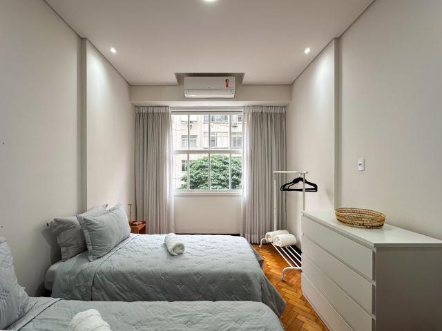 Apartamento amplo e reformado em Ipanema