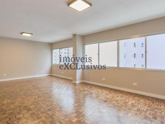 Apartamento amplo e reformado no Batel 3 dormitórios, suíte e 2 vagas