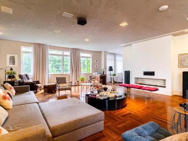 APARTAMENTO AMPLO E REFORMADO NO ICONICO ED COPACABANA