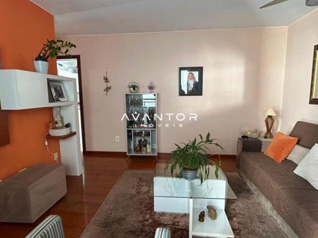 Apartamento amplo e semi mobiliado à venda no Centro de Santa Maria