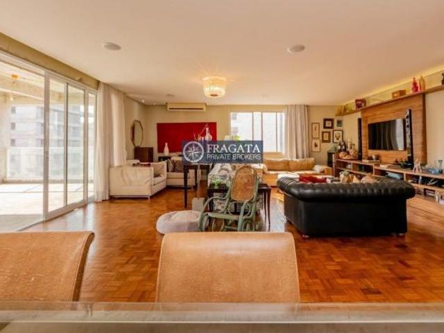 Apartamento amplo e sofisticado no Jardim Paulista