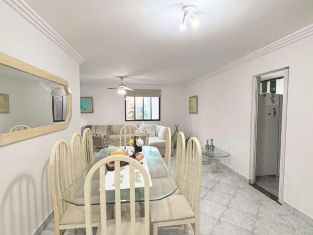 Apartamento Amplo e Sofisticado – A 100m da Praia!