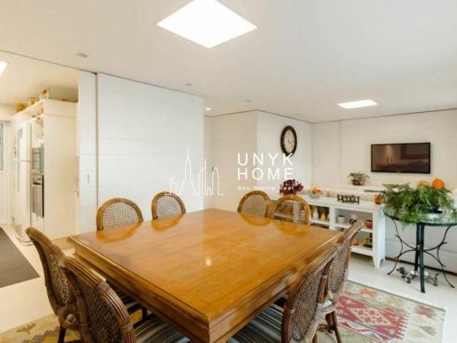 Apartamento amplo e sofisticado com 131 m² e 4 vagas em Pinheiros