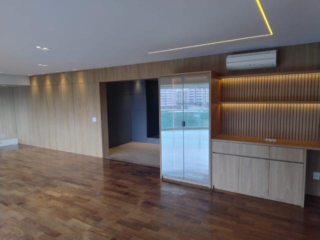 Apartamento Amplo e Sofisticado em Alphaville