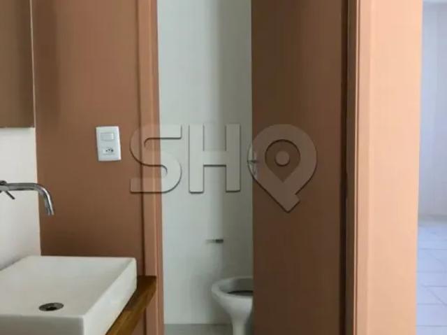Apartamento amplo, em andar alto, à venda na Santa Cecília