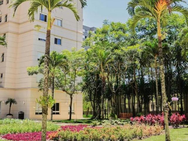 Apartamento amplo em condomínio club