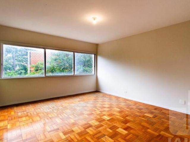 Apartamento amplo, em frente ao Mackenzie, ótima localização