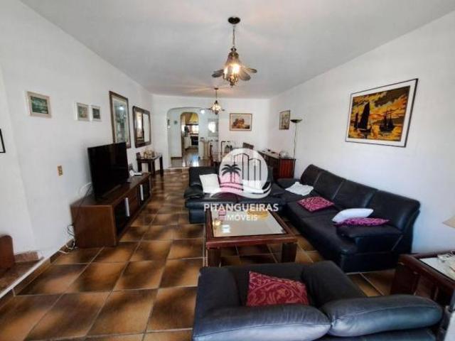 Apartamento amplo mobiliado 2 vagas de garagem na quadra da praia