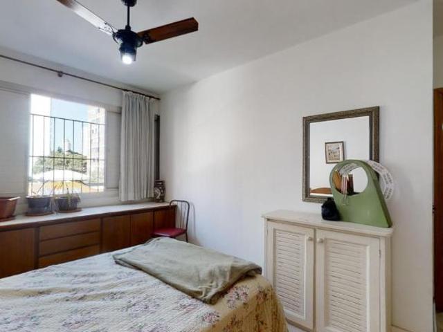 Apartamento amplo muito bem distribuído sala de estar e sala de jantar sala com janelões e muita i