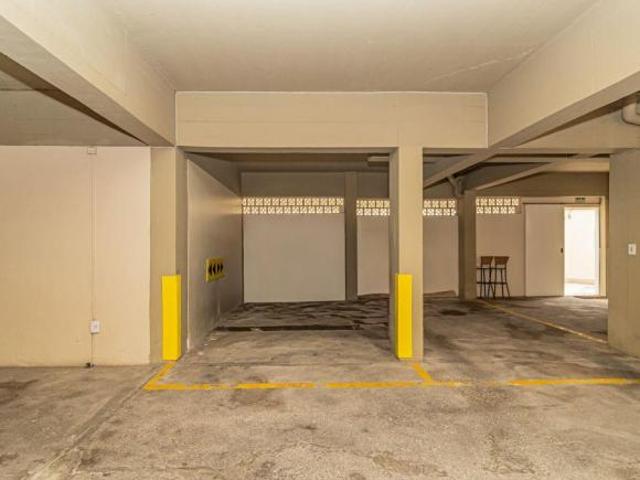 Apartamento amplo no centro com 3 dormitórios, lareira e sacada – excelente custo benefício