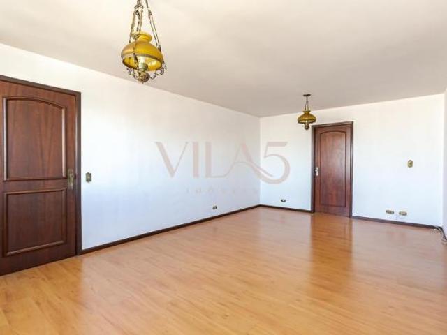 Apartamento Amplo no Edifício Renascença – Centro Cívico