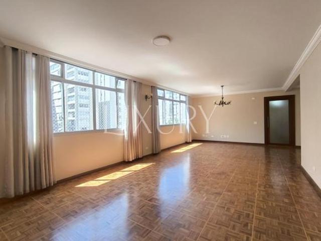 Apartamento Amplo no Jardim Paulista: 4 Quartos, 1 Suíte e 2 Vagas com Ar Condicionado