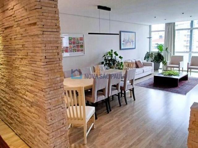 Apartamento amplo, reformado e decorado na Av Angélica!