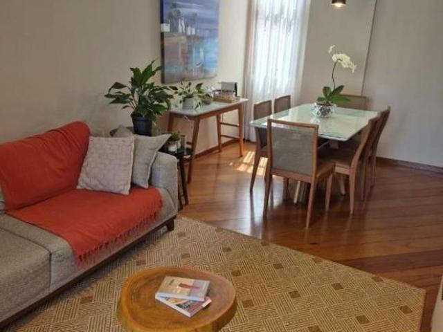 APARTAMENTO AMPLO, REFORMADO, NO CENTRO