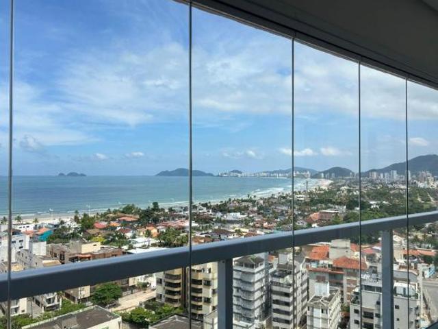 Apartamento andar alto com vista total para o mar em condomínio clube no Guarujá