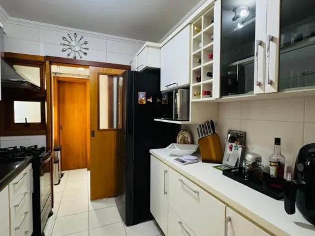 Apartamento Andar Alto com Vista Livre no Petrópolis com estrutra de lazer e seg