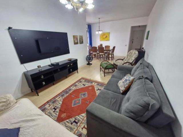 Apartamento Andar Alto de Frente, Trêz Quadras da Praia no Coração do Gonzaga