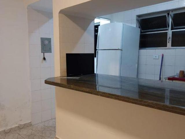 Apartamento arejado a 50 metros da praia e próximo da feirinha !