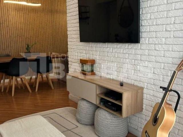 APARTAMENTO AVENIDA CELSO GARCIA PORTEIRA FECHADA
