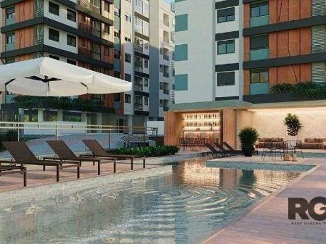 Apartamento bairro Cristal, com 2 dormitórios, 1 suíte, 1 vaga, infra de resort