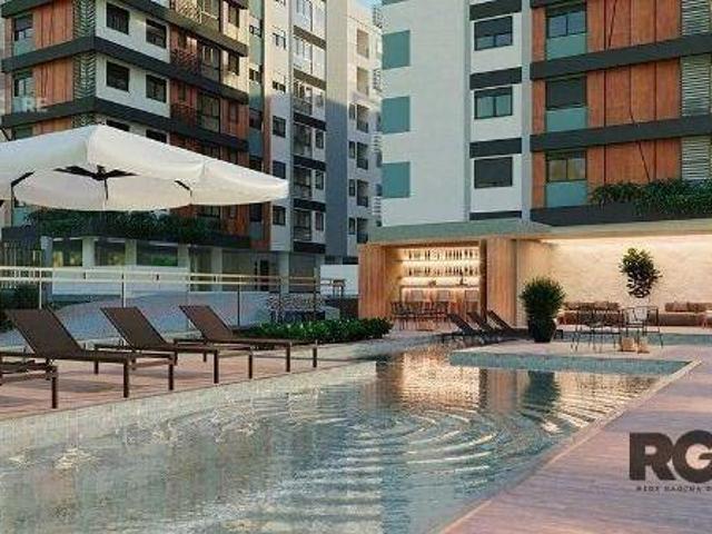 Apartamento bairro Cristal, com 2 dormitórios, 1 suíte, 1 vaga, infra de resort