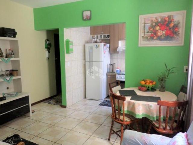 Apartamento bairro Santo Antônio em Porto Alegre, de 2 dormitórios, reformado