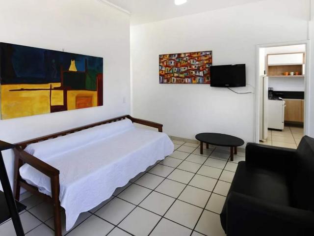Apartamento barato a uma quadra da praia em Copacabana para 6 pessoas!
