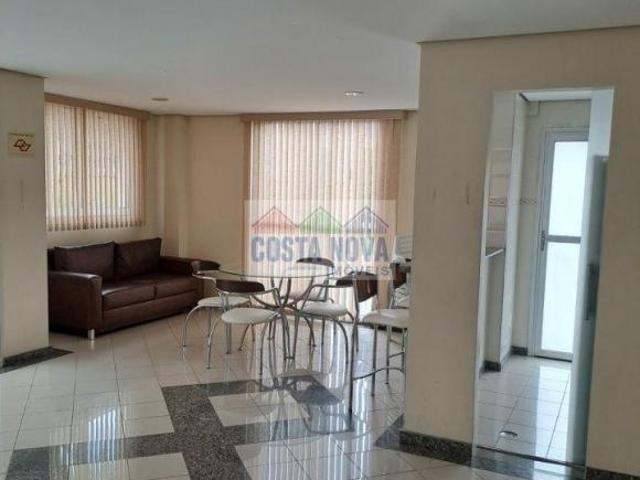 Apartamento Bem Conservado com Sacada e Vista Condomínio com Piscina