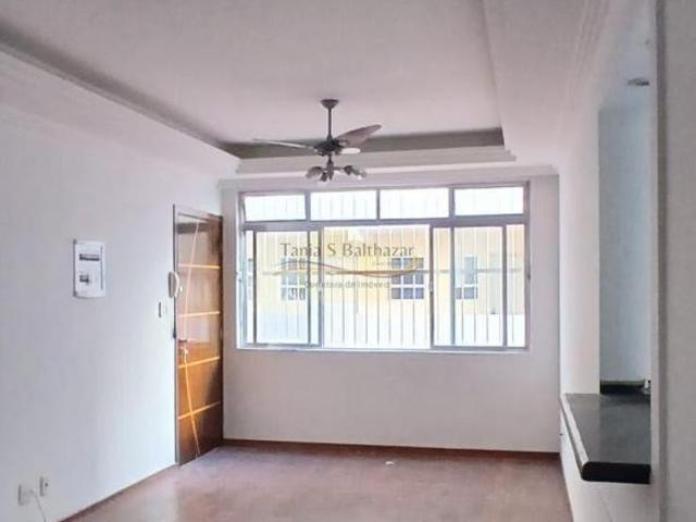 Apartamento bem conservado, frente. Bairro Gonzaga, em Santos/SP