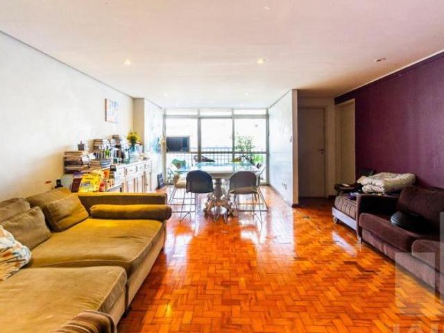 Apartamento bem conservado, no coração de Higienópolis/Sta Cecilia, prédio com toda área social reno