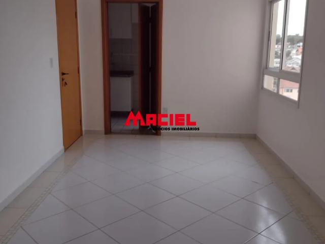 Apartamento bem arejado no Colinas do Parahyba