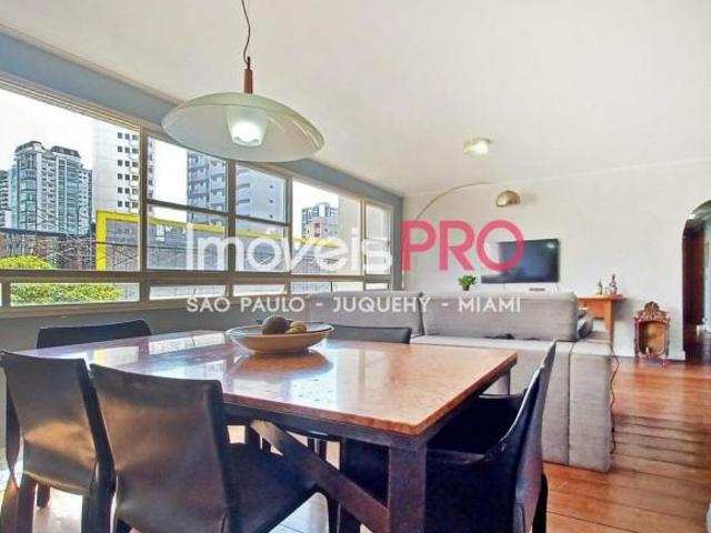 Apartamento bem iluminado e com ótima localização no Brooklin! Ótima oportunidade!