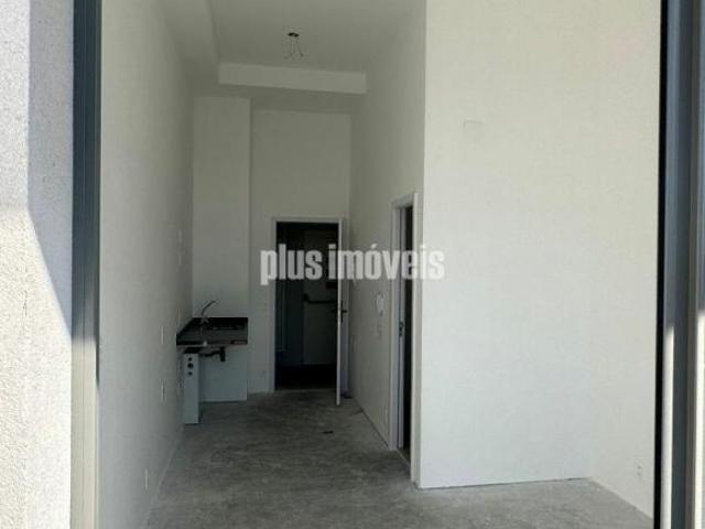 APARTAMENTO BEM LOCALIZADO E ENSOLARADO EM MOEMA 25m2