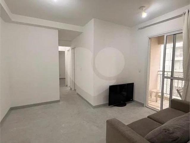 Apartamento bem localizado no tradicional bairro do Tatuapé à três Quadras do Metrô Carrão