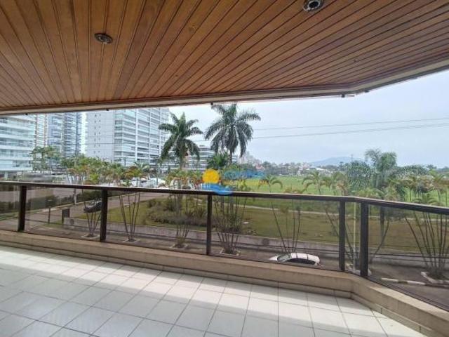 Apartamento beira mar com lazer — Enseada — Guarujá