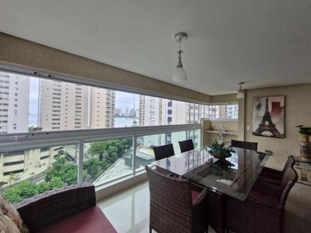 Apartamento beira mar com lazer — Pitangueiras — Guarujá