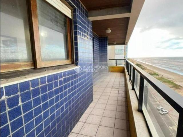APARTAMENTO BEIRA MAR COM SACADA